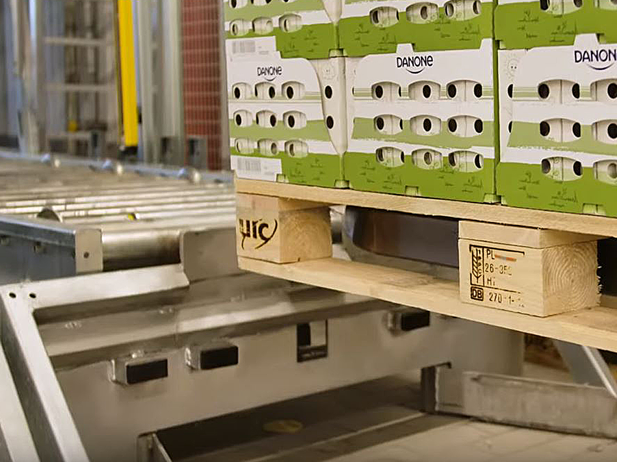 Roller conveyor system connecting production with warehouses | WDX